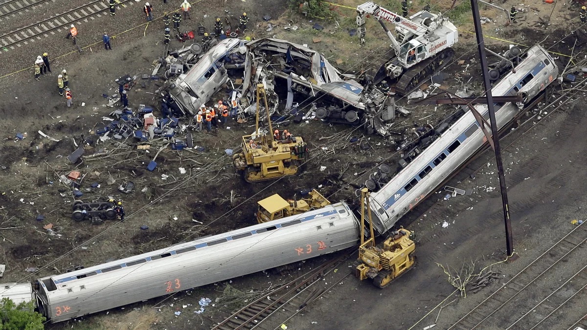 Train Derailment Leaves 708 Dead in Historic American Train Wreck
